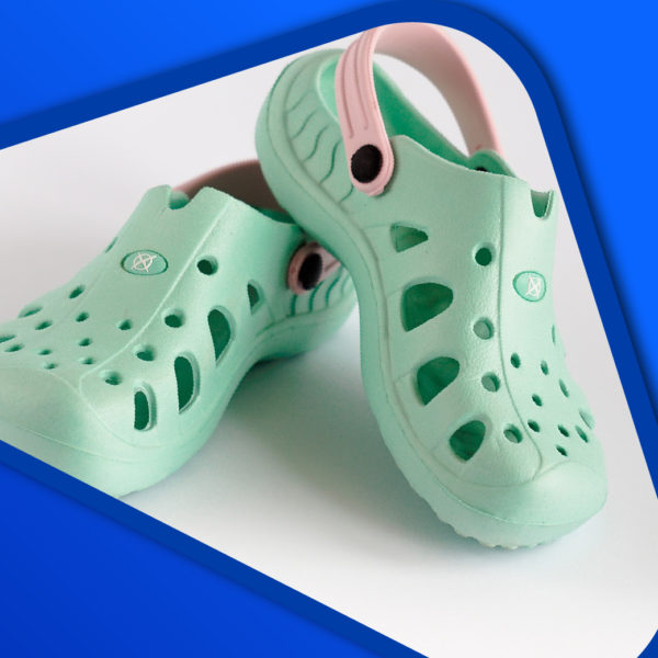 Crocs รองเท้าธรรมดาที่ถูกตีตราว่าน่าเกลียด แต่สร้างยอดเฉียดหมื่นล้านทุก ...